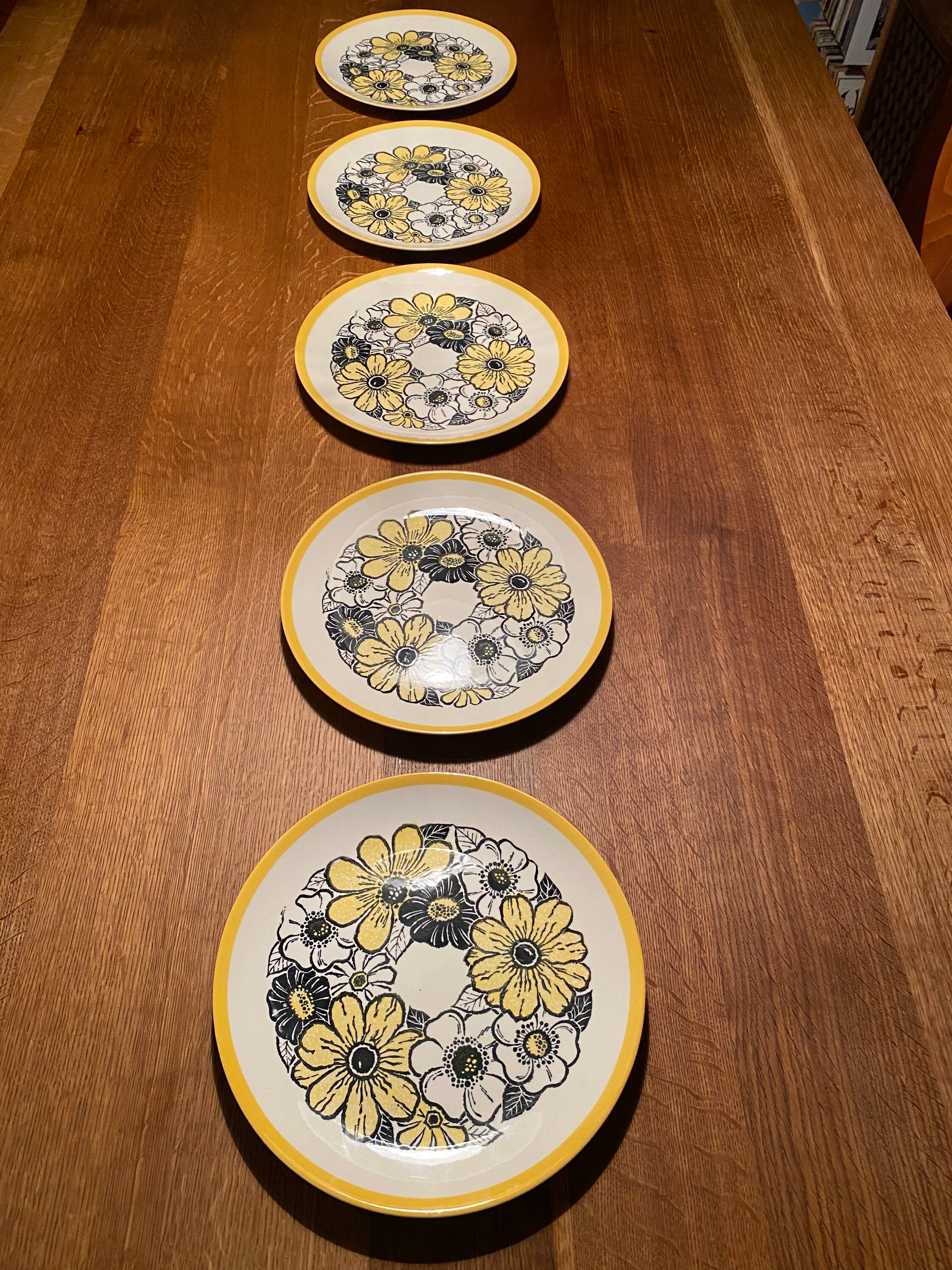 Plates Dining & Serving Groovy Mid Century Yellow Black Daisy Floral ...