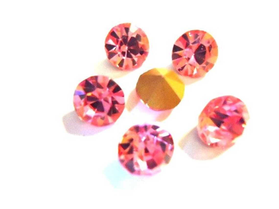 Vintage Glass Light Rose Pink Colour Round Foiled Rhinestone Chaton ...