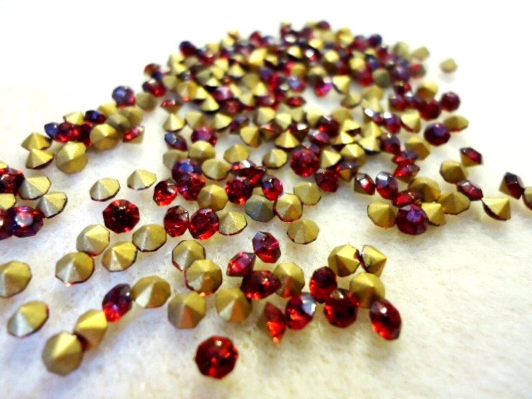 Vintage Glass Ruby Red Colour Rhinestone Chaton Jewels 3mm Pointed Back ...