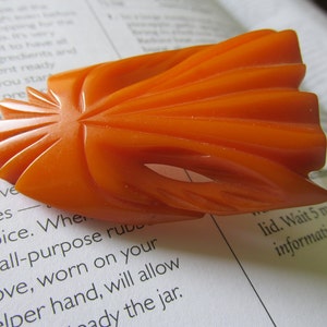 Art Deco BUTTERSCOTCH Colored BAKELITE Fur/dress CLIP 1930'S Measures 2 ...