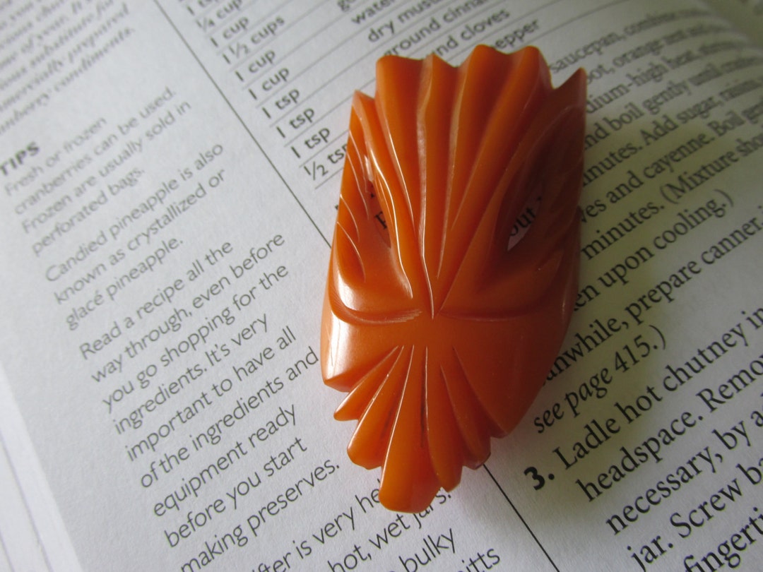 Art Deco BUTTERSCOTCH Colored BAKELITE Fur/dress CLIP 1930'S Measures 2 ...