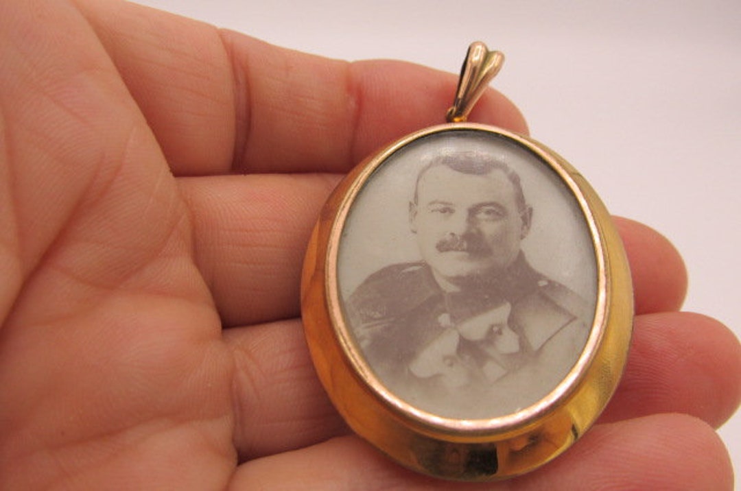 Rolled Gold OVAL Double Sided Photo PENDANT With Photos of European WW1 ...