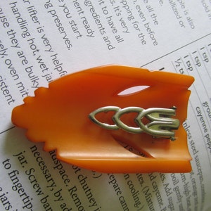 Art Deco BUTTERSCOTCH Colored BAKELITE Fur/dress CLIP 1930'S Measures 2 ...