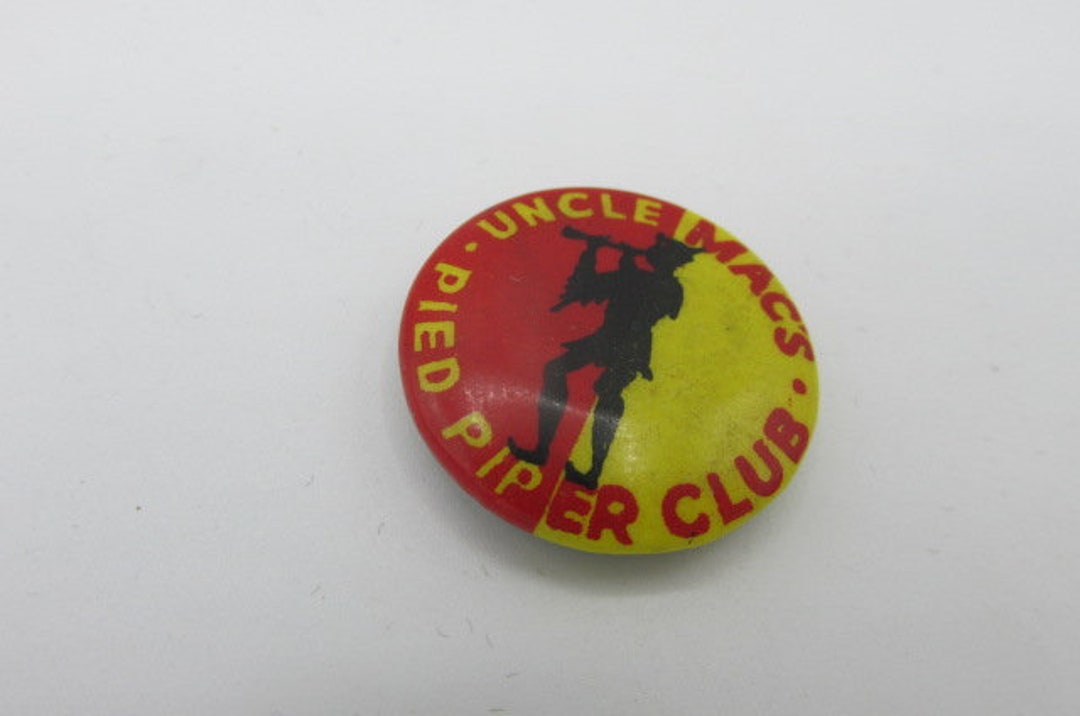 UNCLE MAC'S Pied Piper Club BADGE Enamel/tin - a British Children's B B ...