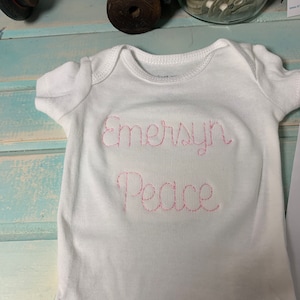 1 Hand-stitched Cursive Gabby Font Name Gerber Onesie®™ - Etsy