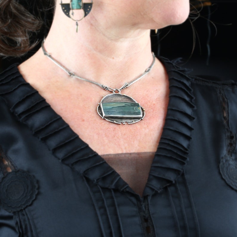 Larsonite Centerpiece - Etsy