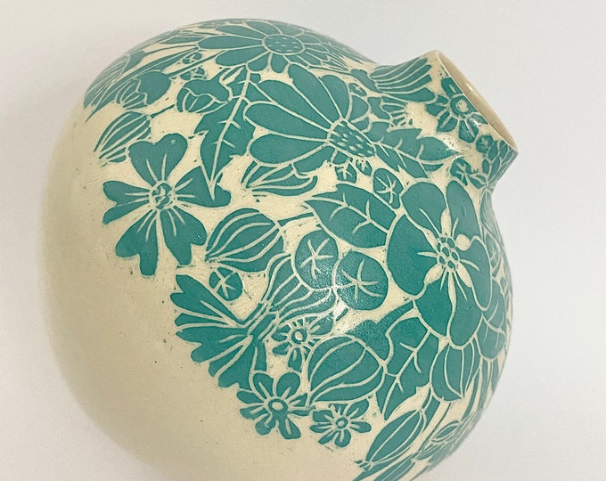 Vase With a Sgraffito of Flowers in Turquoise - Etsy