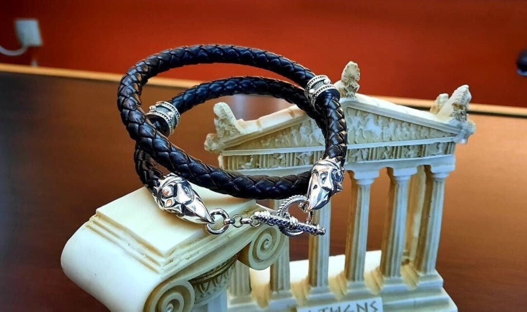 Crixus Crow Skulls Necklace harbinger of Death Champion of Capua ...