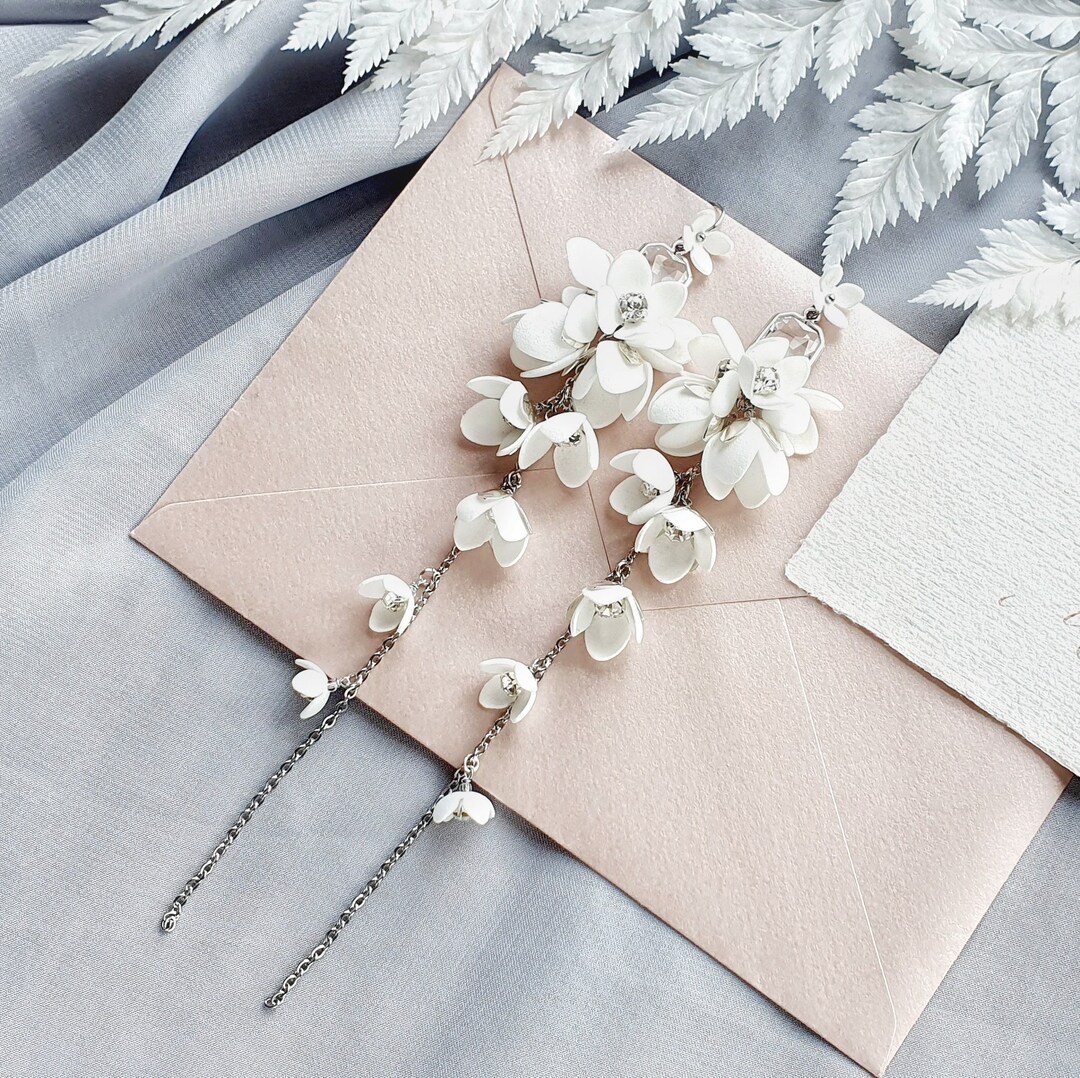 Elegant Long White Flowers Images