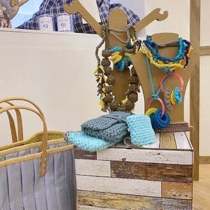 3 Cardboard Jewelry Display Ideas, Modern Jewelry Bust, Necklace ...