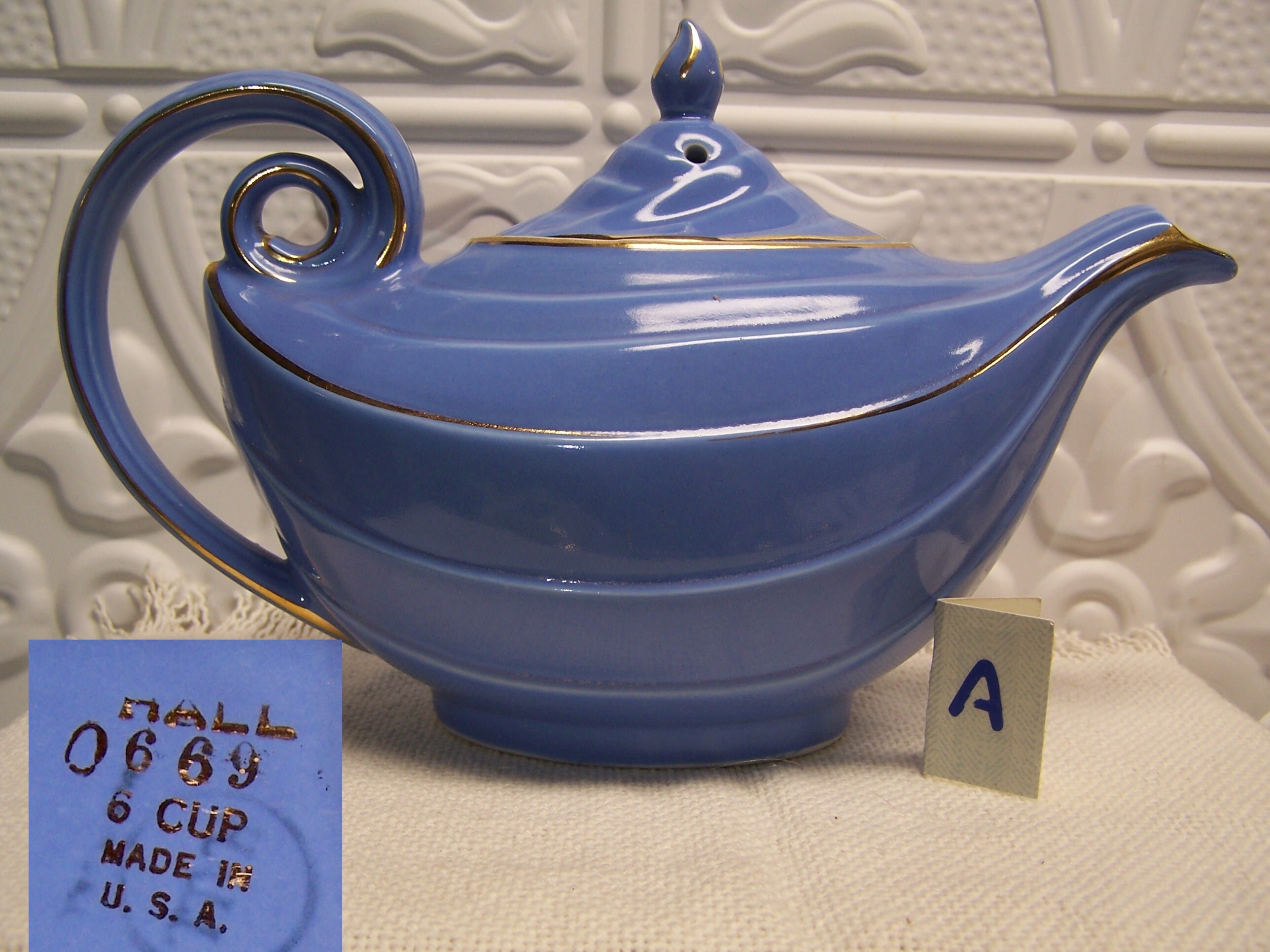 Alladin Shaped Hall Gold Embellished Vintageteapot Immaculate Appear ...