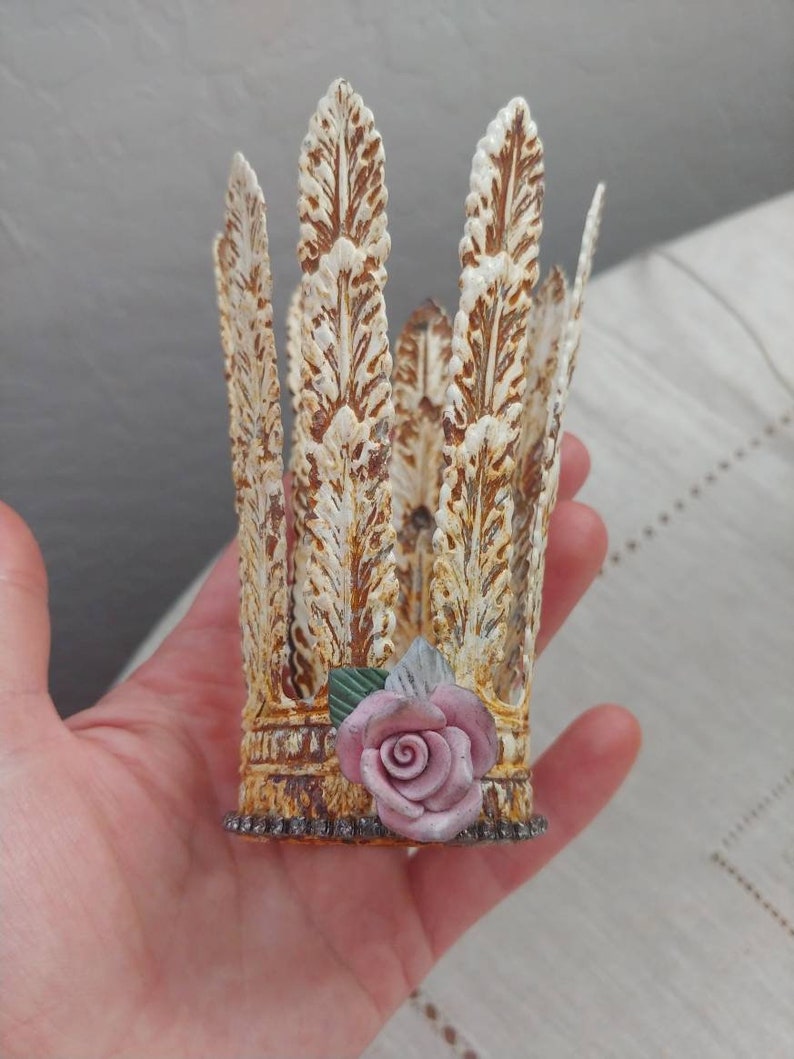 Vintage Metal Feathered Rusted Crown Dusty Pink Rose Leafy - Etsy