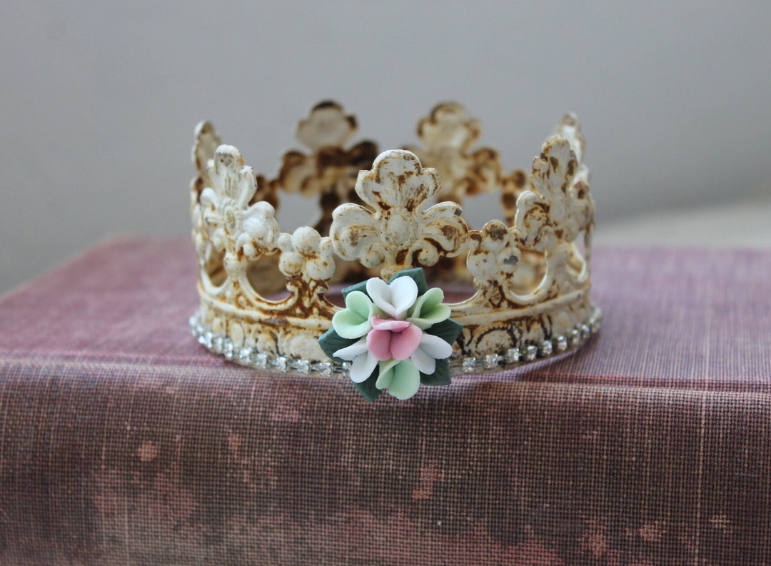 Handmade Rusted Metal Crown, Ceramic Flower Statue Accent - Etsy