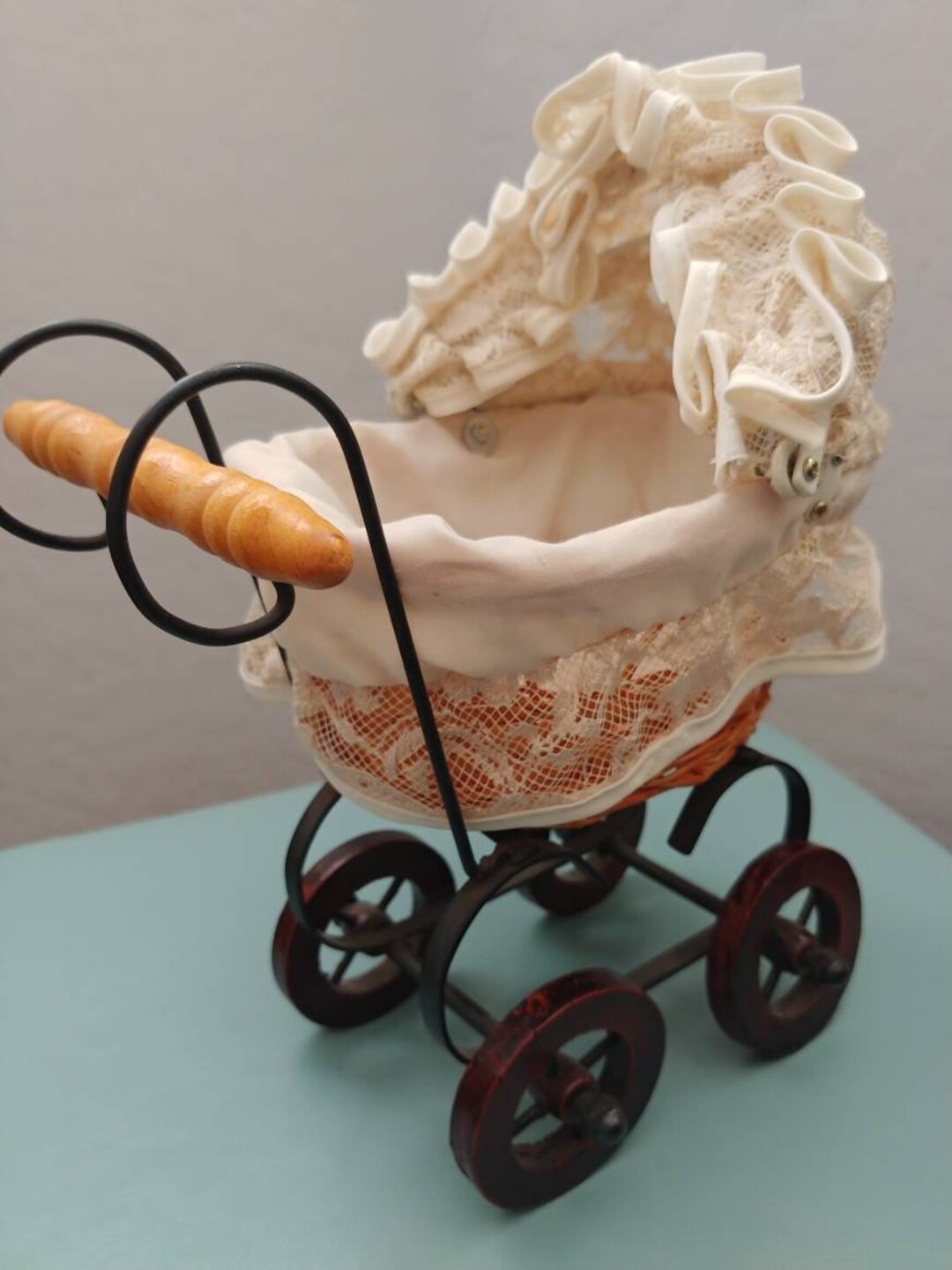 Lace and Wicker Vintage Victorian Style Pam / Small Doll Stroller ...