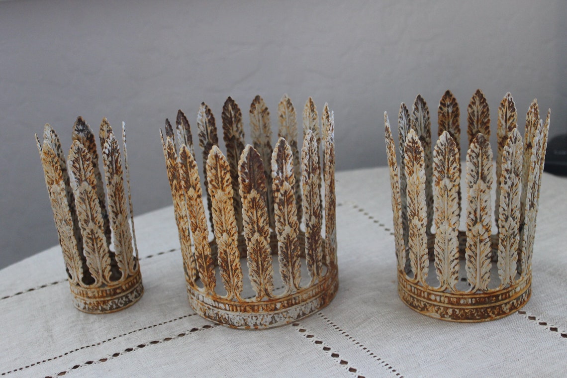 Vintage Metal Feathered Leaf Rusted Crowns in 3 Sizes Vintage - Etsy