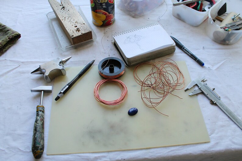 Wire Wrapped Manta Ray Pendant Tutorial: Copper Wire, Lapis Cabochon ...
