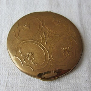 Vintage Powder Puff Compact Box With Leaf Metal Make-up Compact Case ...