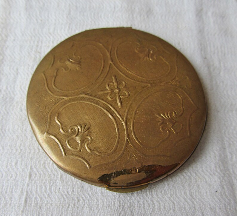 Vintage Powder Puff Compact Box With Leaf Metal Make-up - Etsy