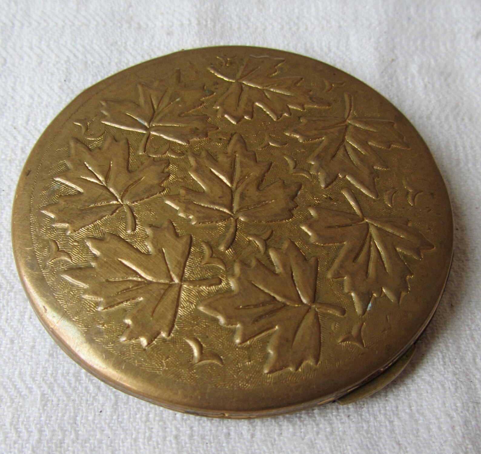 Vintage Powder Puff Compact Box With Leaf Metal Make-up - Etsy