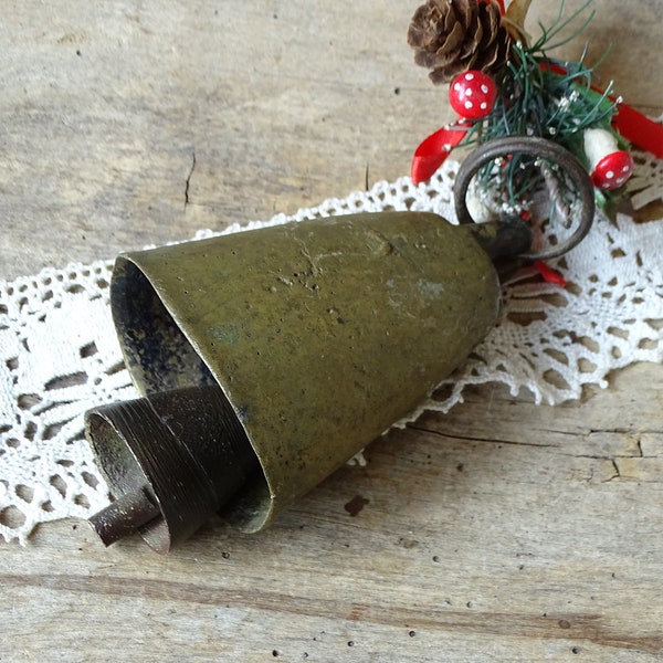 Antique Cow Bell With Bell Clapper Primitive Collectible Bell Farmhouse ...