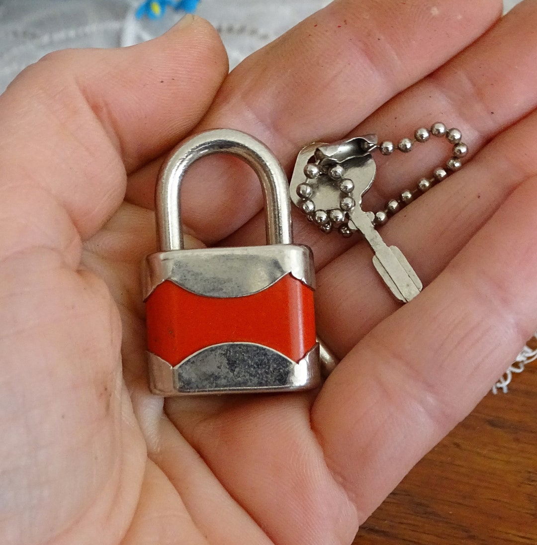 Vintage Small Red Padlock With Key Working Padlock Old Rusty Padlock ...