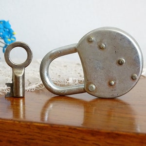 Vintage Padlock With Key Old Rusty Padlock Cottage Chick Rustic Home ...