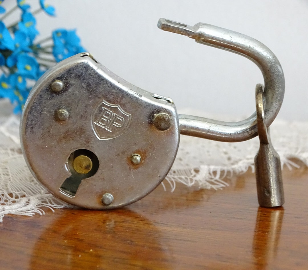 Vintage Padlock With Key Old Rusty Padlock Cottage Chick Rustic Home ...
