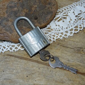 Vintage Padlock With Key,old Rusty Padlock,cottage Chick,rustic Home ...