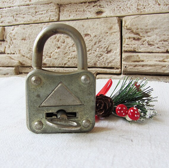 Vintage padlock with keyOld rusty padlockCottage | Etsy