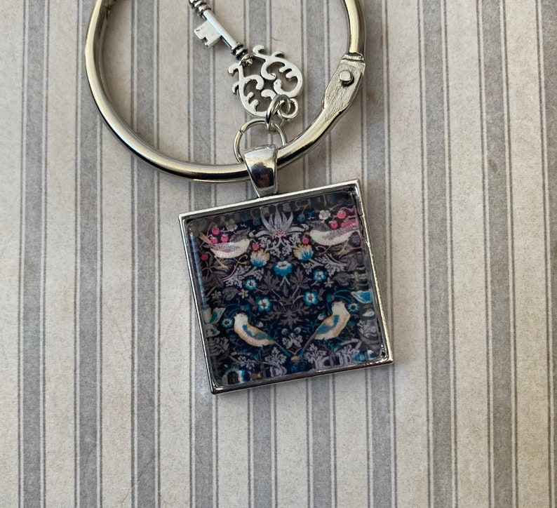 William Morris Dark Strawberry Thief Thread Keep/scissor - Etsy