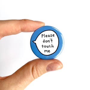 Please Don't Touch Me - Pin Badge Button - Etsy