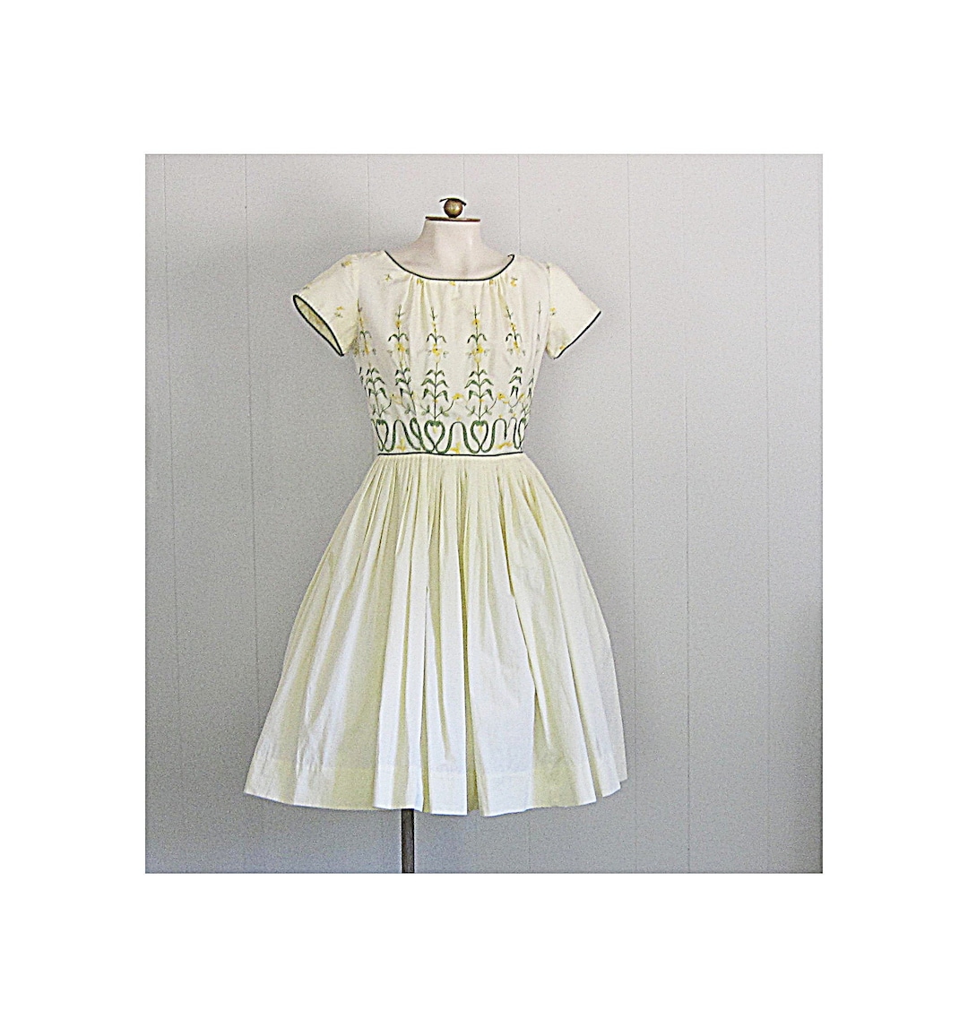 1960s Vintage Embroidered Floral Cotton Summer Dress / '50s '60s Fit ...