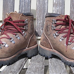 Vintage Vasque Hiking Boots / Suede Leather Backpack Boots Women's 5.5 ...