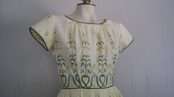 1960s Vintage Embroidered Floral Cotton Summer Dress … - Gem