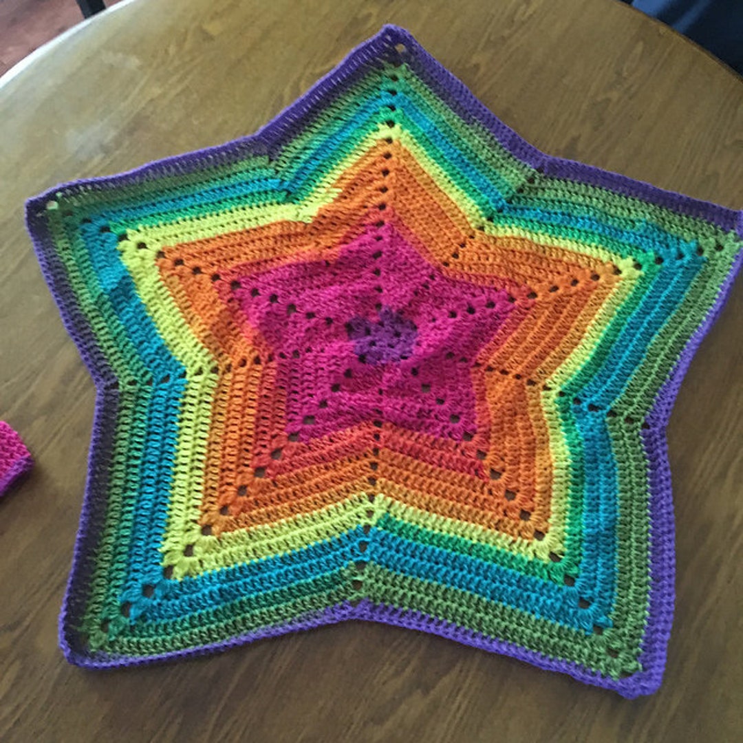 Awesome Crochet Rainbow Star Blanket in Lightweight Yarns and Matching ...