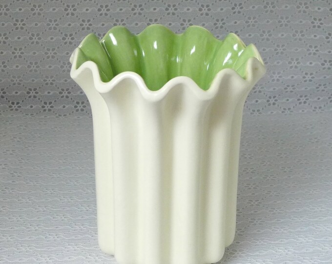 Red Wing Vase, 1169, Art Deco, USA, Cream, Ivory, Green, Ceramic, 1940s ...