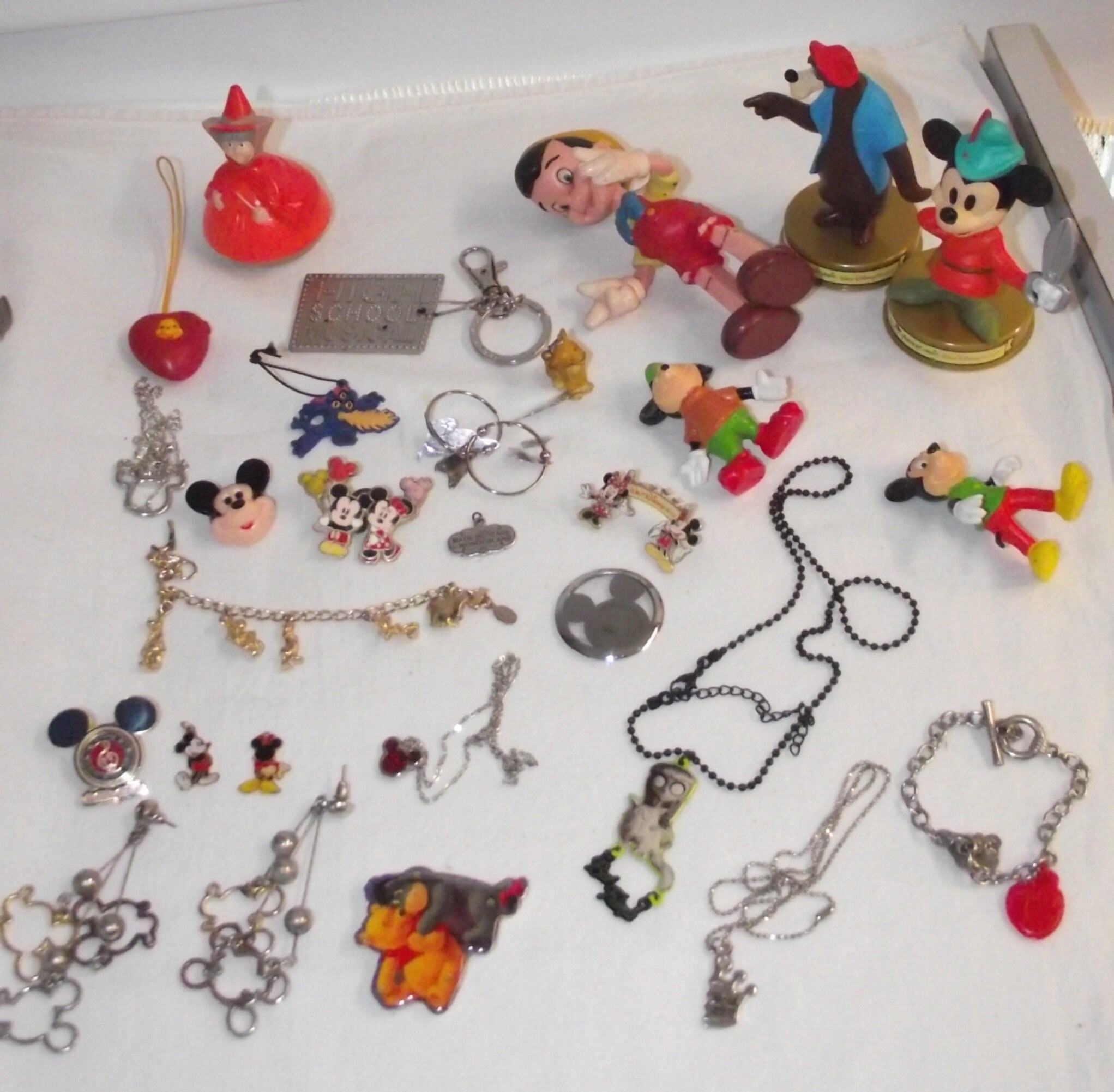 79 Pc. Vintage Disney Jewelry & Nic Nacs Lot. Collectibles. Watches ...