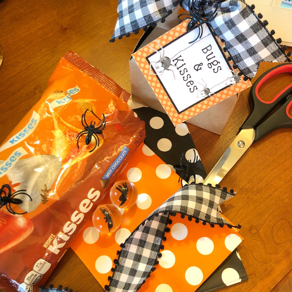 Halloween Printable Tags Instant Download Bugs and Kisses | Etsy