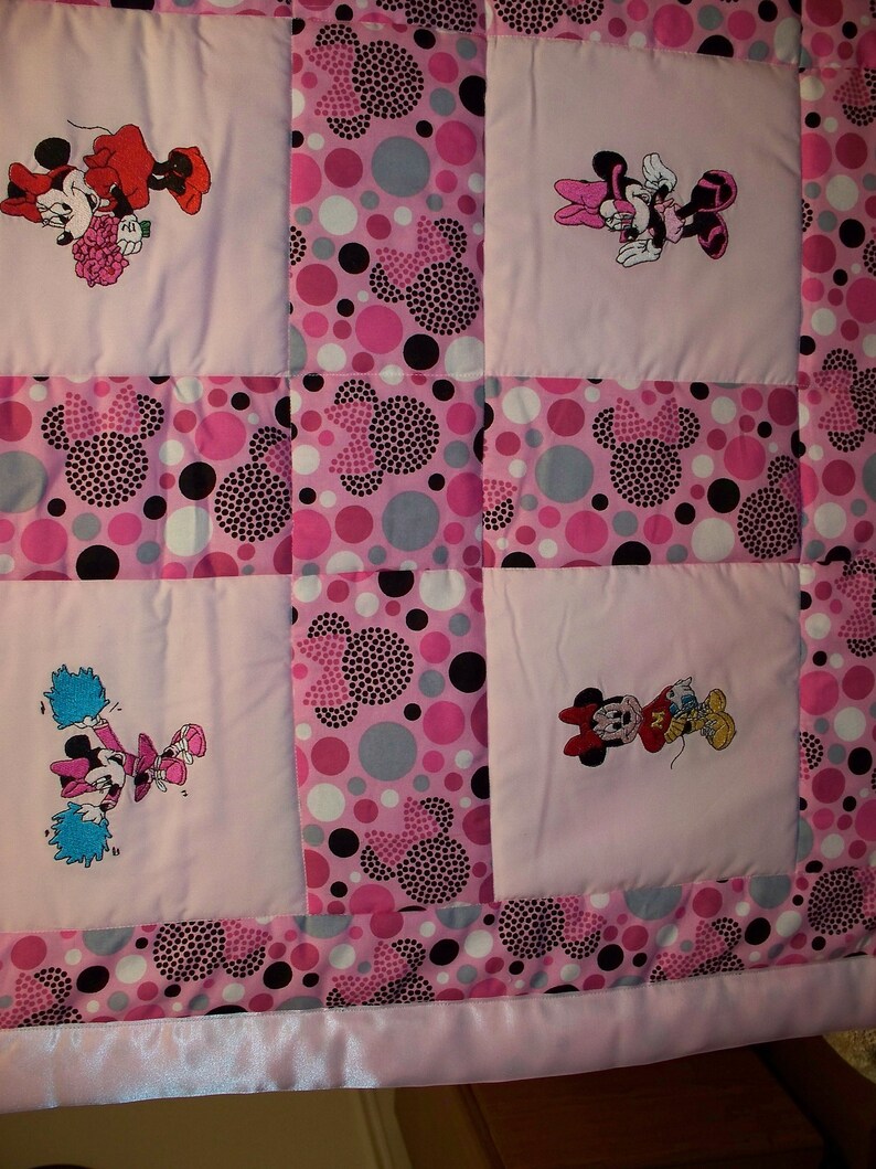 MINNIE MOUSE QUILT - Etsy
