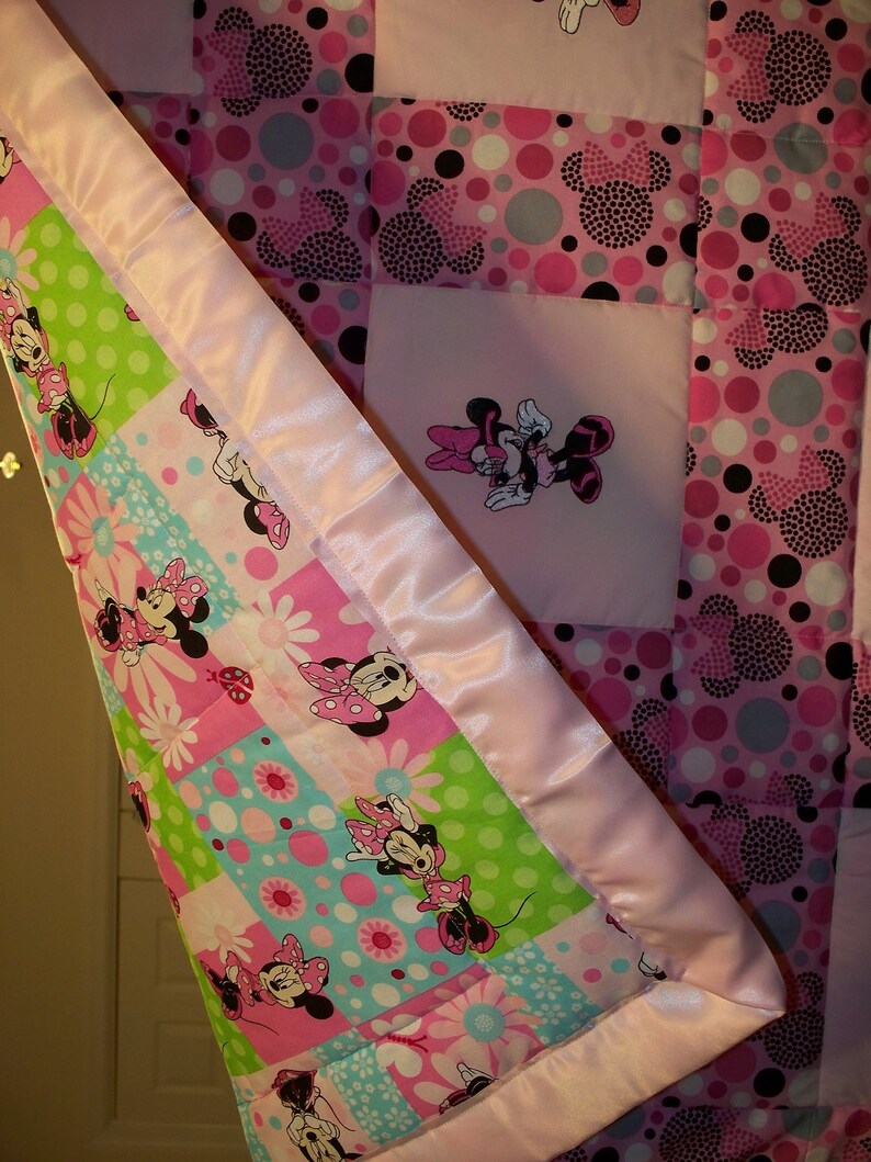 MINNIE MOUSE QUILT | Etsy