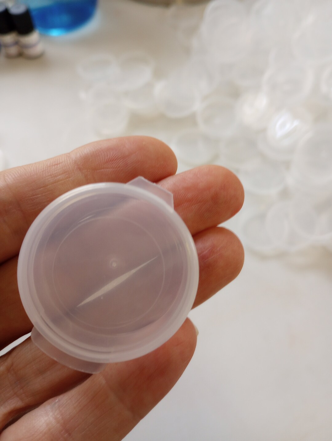 Hinge Top Container Clear Plastic Pot Flat Round Hinged Lid Jar 0.25 Fl ...