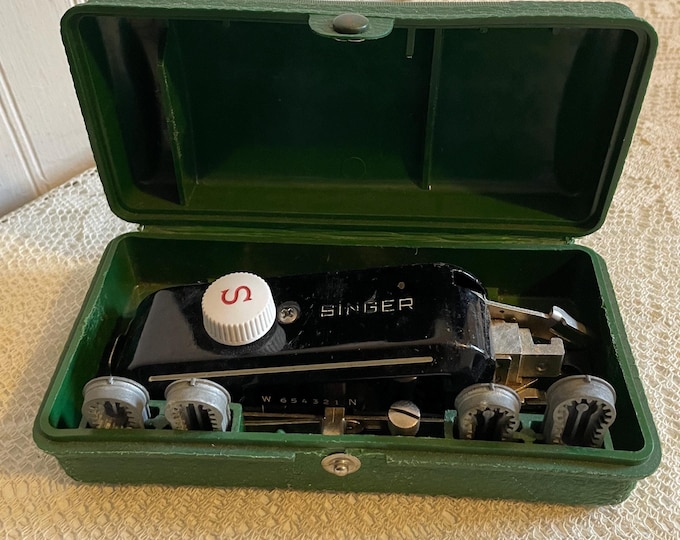 Singer Button Hole Attachment - Singer Sewing Machine - Monogram Eyelet ...