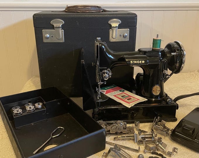 Singer Featherweight 221 Sewing Machine 1940 Serviced - Black Case ...