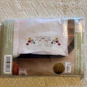Cat Pillowcase Kit - Tobin Retro Cats Pillowcase Embroidery - Tobin ...