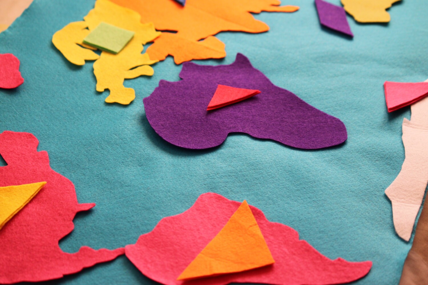 Template / Pattern Continents + Silhouettes Cards With Ocean and ...
