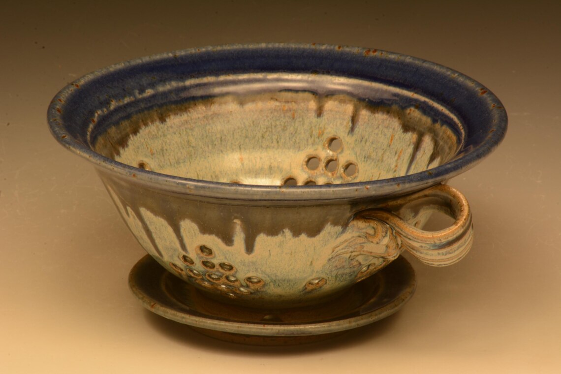 Berry Bowl. Handmade Stoneware. - Etsy