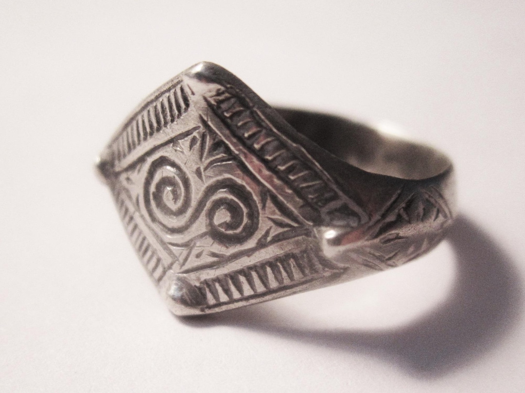 Medieval Silver Signet Ring With Heraldic Design Size 7.75 - Authentic ...