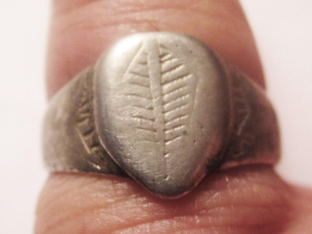 Medieval Silver Signet Ring – Leaf Design, Size 9 - Etsy