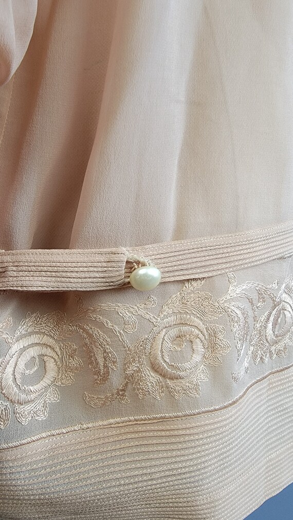 1920s Blouse / 1920s Pale Peach Blouse with Embroider… - Gem