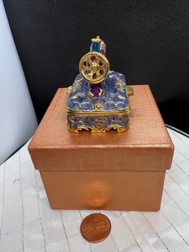 NOT ESTÉE Vintage Sewing Machine Trinket Box - Rare Vintage Gift - Etsy